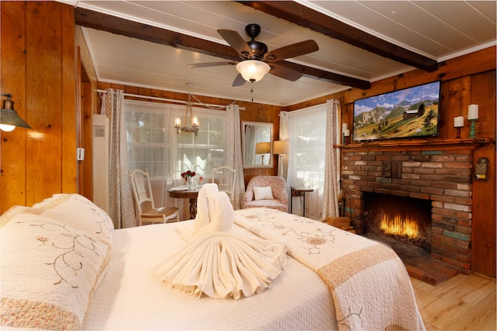 Pine Rose Cottage @ Pine Rose - Crestline, CA