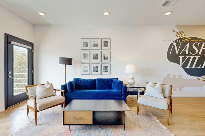 2br Illume 3rd-floor | Balcony | Pool - Nashville, TN
