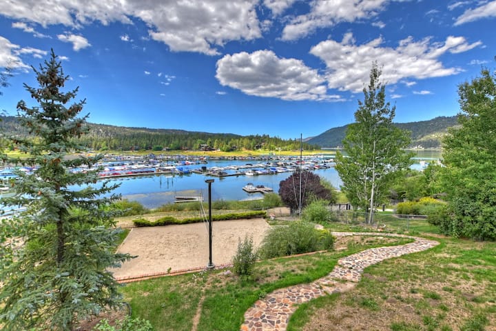 Shore To Please: Spa!volleyball Court!private Dock - Big Bear Lake, CA