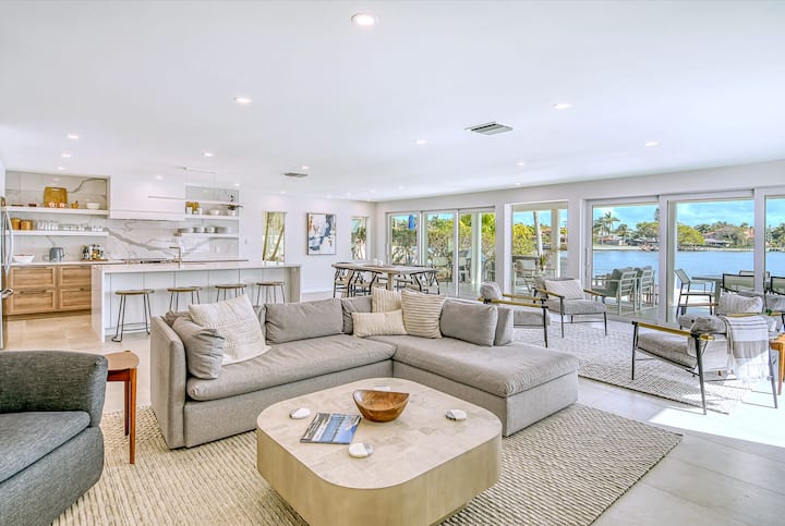 Fully Remodeled Siesta Water Front Private Villa - Siesta Key, FL