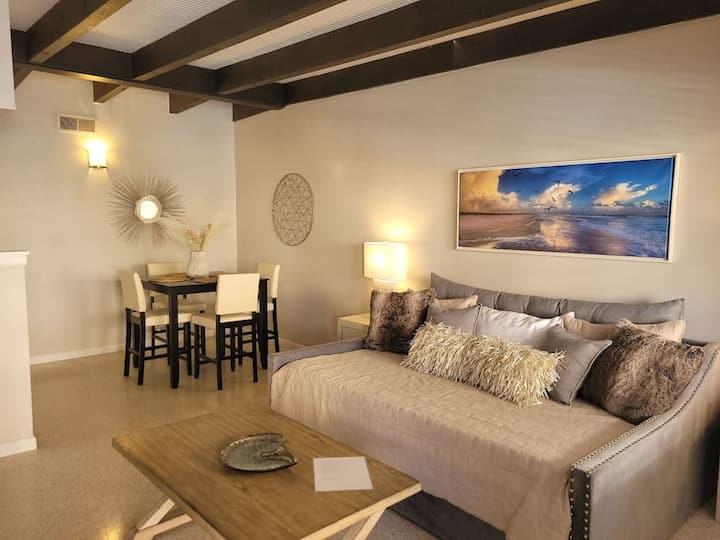 Cwb Retreats At Baymont Lofts - Loft D - Dunedin, FL