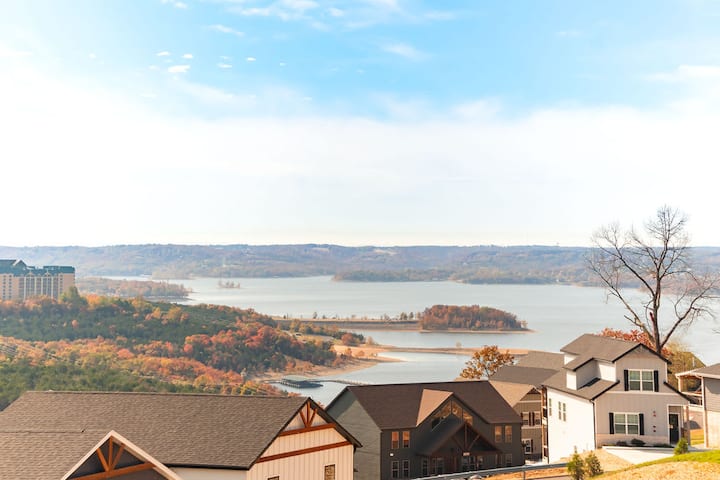 Lake View!  Hot Tub!  Indoor Pool! - Branson, MO