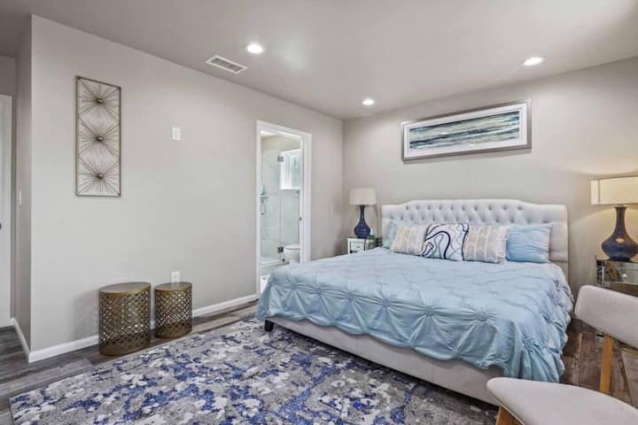 Private Big Guesthouse Self Check-in Wd Fast Wifi - Santa Clarita, CA