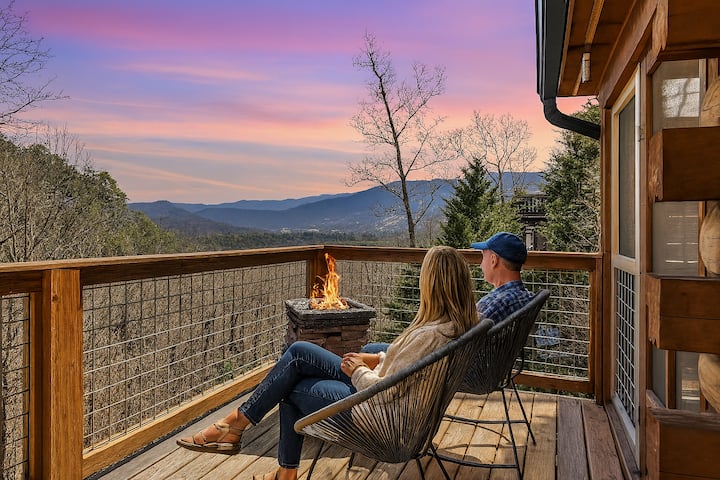 Fall Awaits | Fam. Fun W/3 King Suites + Gr & Ht - Townsend, TN