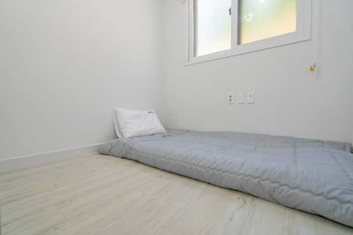 프라이빗 감성숙소 객실, 이응(미온수수영장) - Gyeongju-si