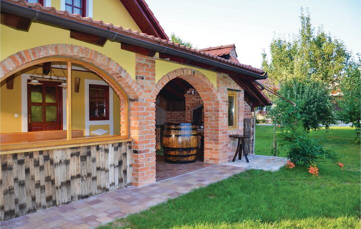 Amazing Home In Gradac With Wifi - Gradac, Slovenia