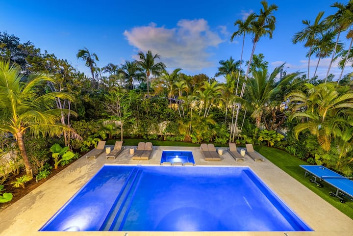 Brand New Villa With Pool/jacuzzi/gameroom - Coral Gables, FL