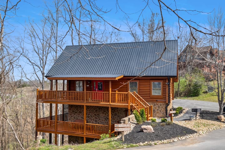 Updated 4 Br W/ Hot Tub, Game Room, 3 Levels, Wi-f - Pigeon Forge, TN