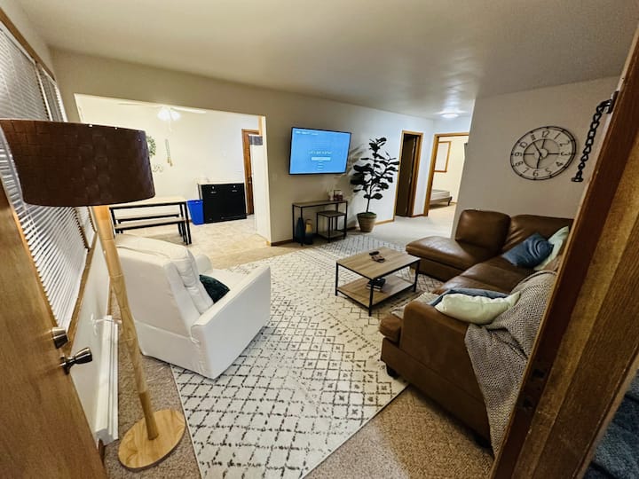 Stylish & Cozy Apt-self Check-in & Free Parking - Appleton, WI