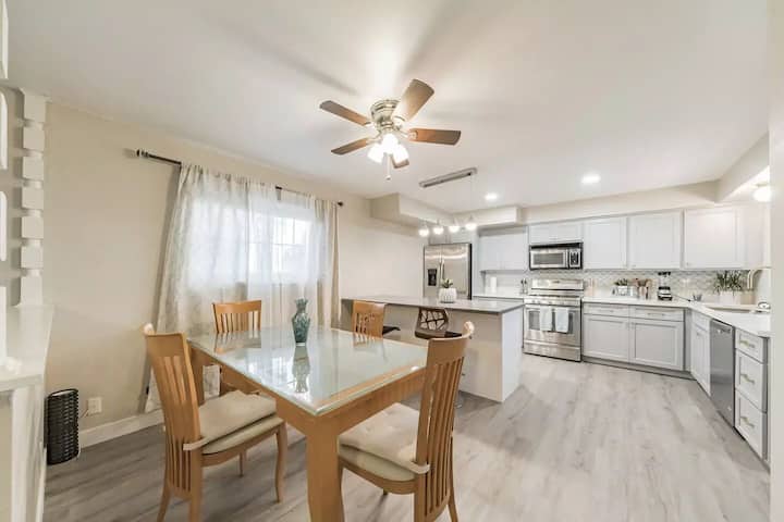 Canyon Country Wind Down|3br Retreat Wprivate Yard - Santa Clarita, CA