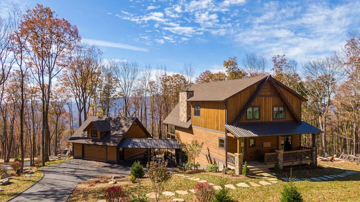 Summit Haven -Luxury Home, Hot Tub, Game Room - Beech Mountain, NC