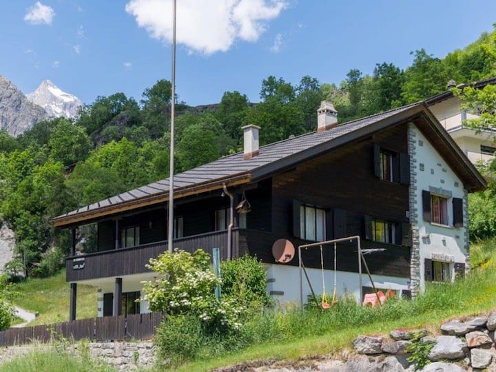 Elegant Alpenchalet In Fieschertal Voor 8 - Ernen
