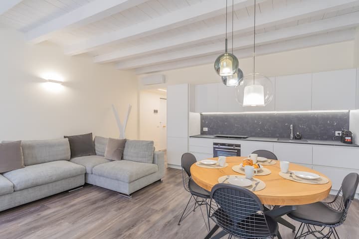 Modern & Stylish Apartment In Como City - Комо