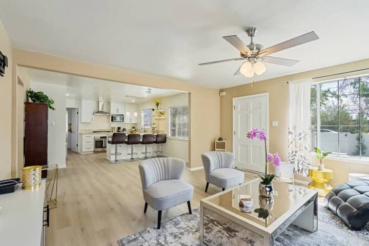 Spacious 2bd Near Av Medical | Long Stay Ready - Lancaster, CA