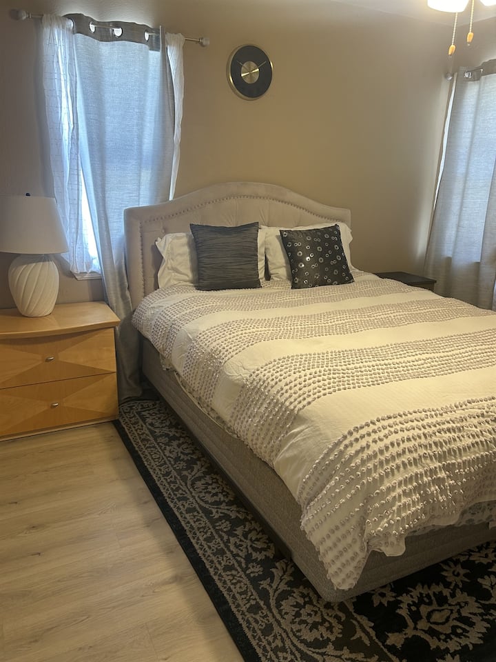 Cozy Family Home Near The Blvd - Lancaster, CA