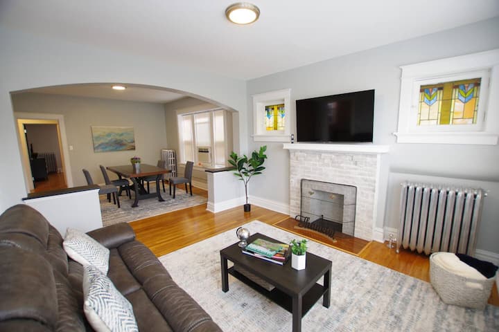 Beautiful 2 Bed 1 Bath In The Heart Of St Louis - Clayton, MO