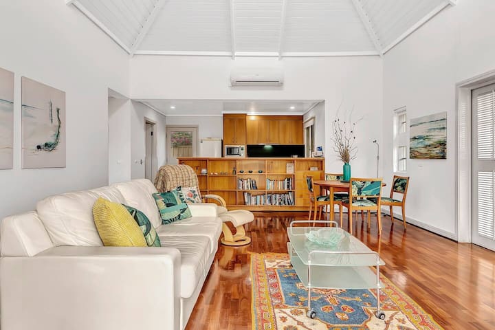 Time And Tide Beach Cottage On The Esplanade - Adelaide