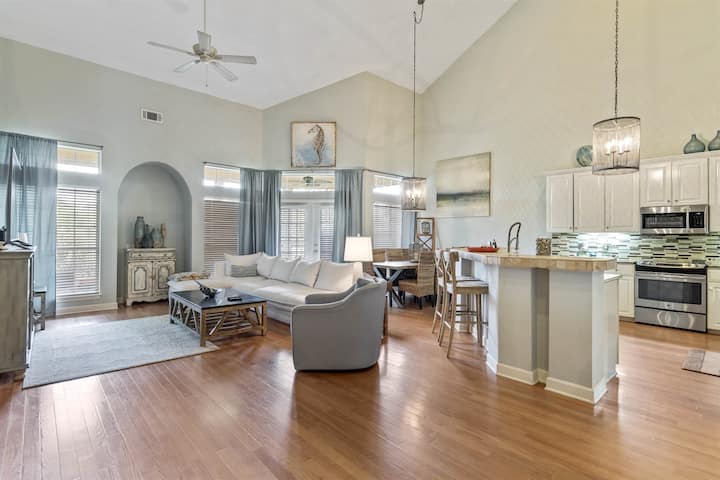Golf Cart! | 1 Min To Comm Pool | Near The Beach! - Miramar Beach, FL