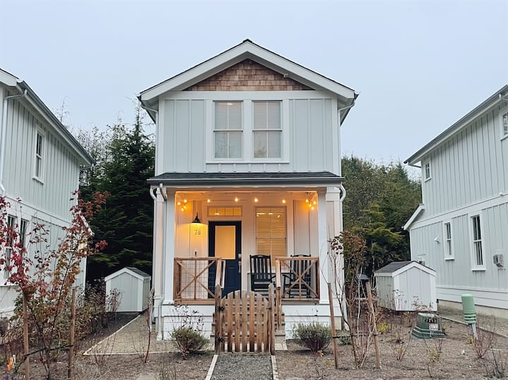 Seabrook Cottage W/ Private Hot Tub - Pacific Beach, WA
