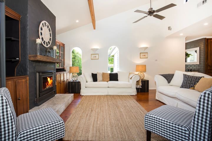 Mulberry House - Pet Friendly With Swimming Pool - Berry