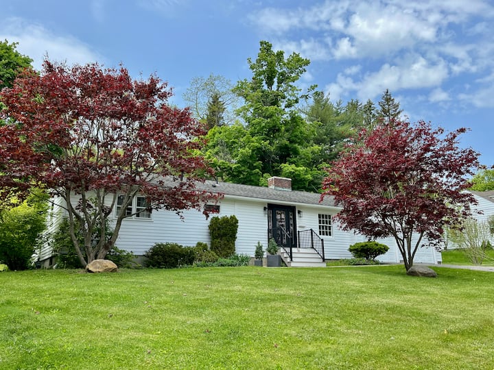 Chic, Mid Century 3 Bedroom Home In Gb! - Great Barrington, MA