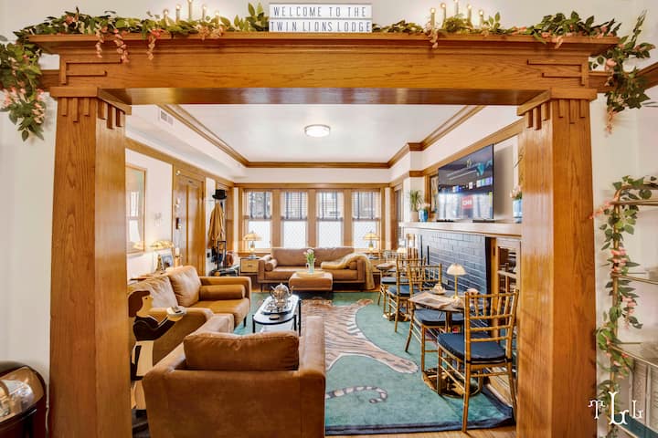 Twin Lions Lodge • Private Hotel W/ Speakeasy - Chicago