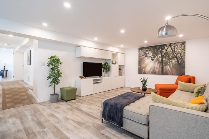 King Bed - Central Location Spacious Luxury Apt - Brantford