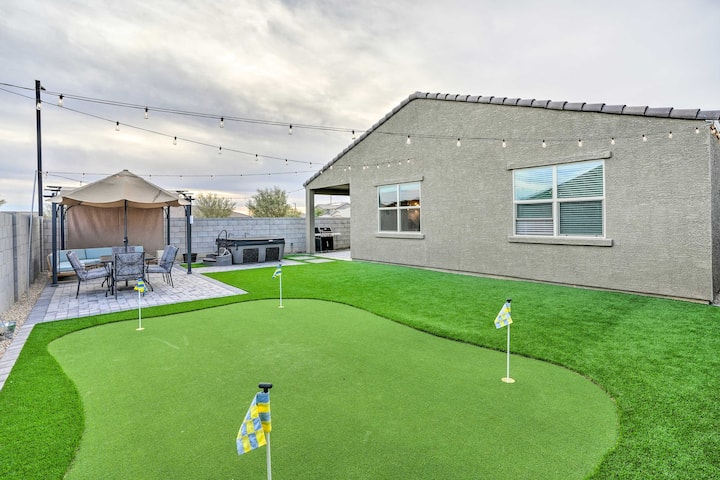 Hot Tub, Putting Green! New-build Glendale Home - Glendale, AZ