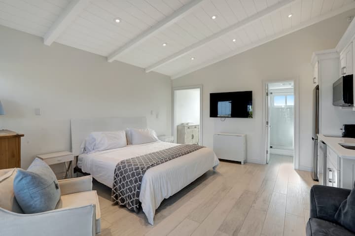 One Bedroom Ocean Front | Pool, Gym, Tennis - Kirk Park Beach