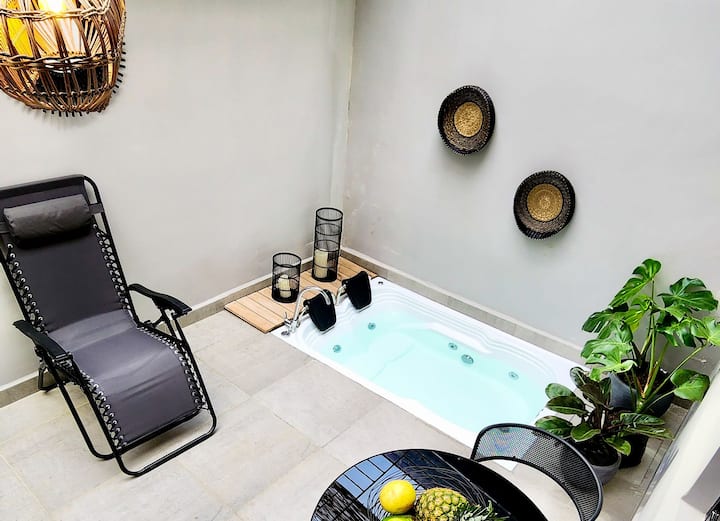 Elbrus Luxury Loft Jacuzzi/ac/wifi 5 Min Lleras - Medellin, Antioquia, Colombia