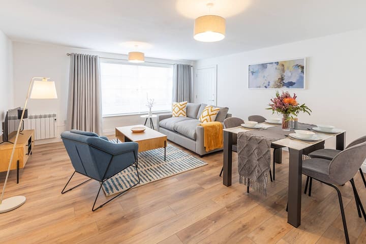 Modern One Bed Flat Near Ely Cathedral - Sleeps 4 - Ely