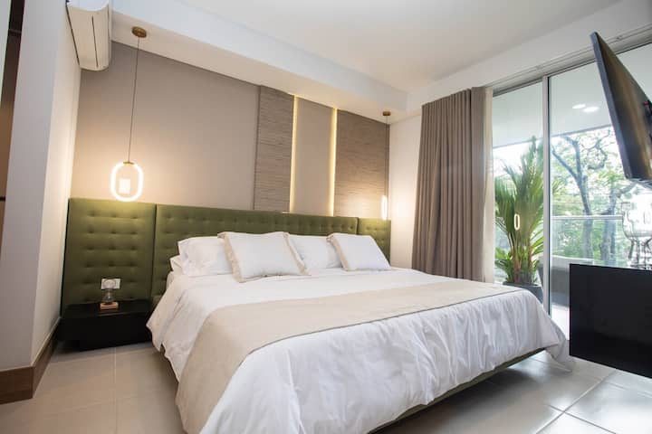 H106 - Amazing Comfort | Pool | Gym | 24h Security - Cali