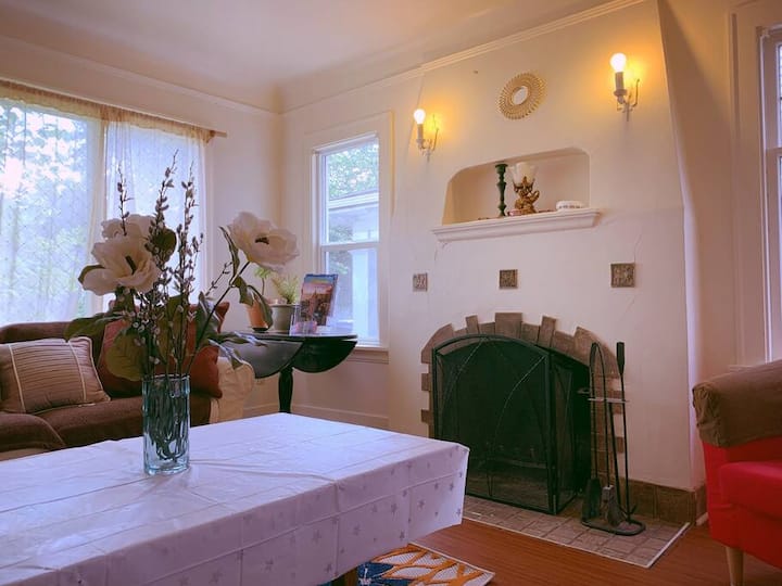 Eastlake Lago Vista Home - Seattle, WA