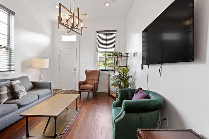 Modern Mid-city Home | Mins - Superdome & Museums - Metairie, LA