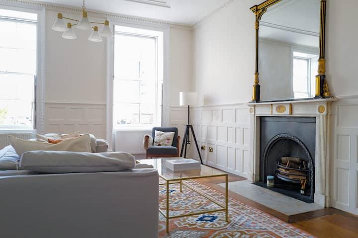 Seven Space | Surrey St Apartment With Parking - Norwich