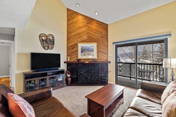 Split Level Condo Near Ski-access To Pool/ Hot - Steamboat Springs, CO