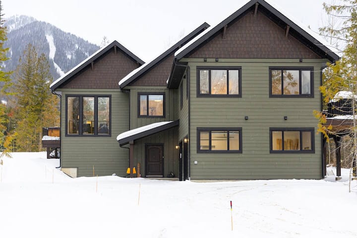 Gorgeous 4 Bedroom With Hot Tub. A/c - Fernie