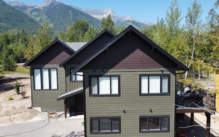 Gorgeous 4 Bedroom With Hot Tub. A/c - Fernie