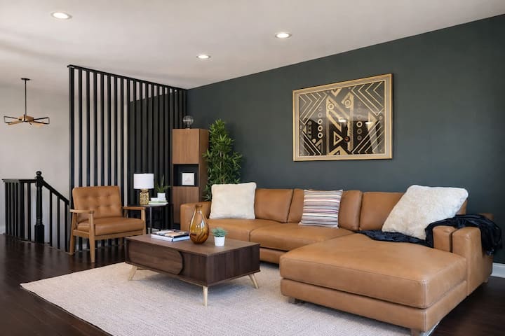 Private Oasis With Spacious Backyard - Tinley Park, IL