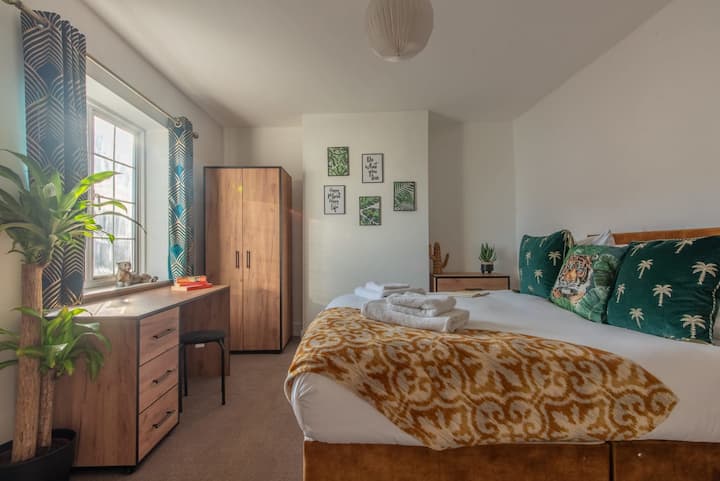 Stylish Southampton City Centre House - Solent University