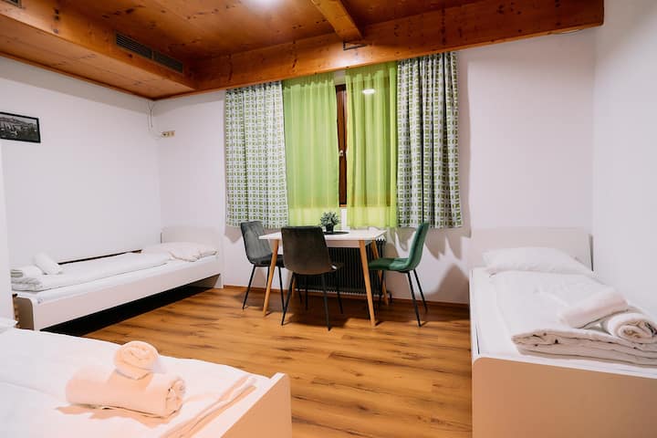 Art & Sporthotel Zimmer 20 Wohnung+bad+küche - Innsbruck