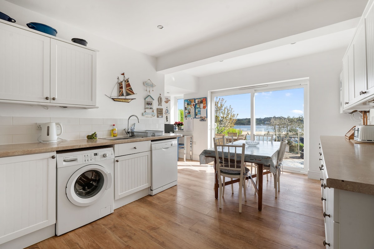 Aeolian - Holiday Home in Padstow - Bungalows for Rent in Cornwall ...