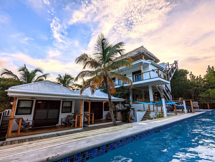 Penthouse Suite @ Three By The Sea! - Belice