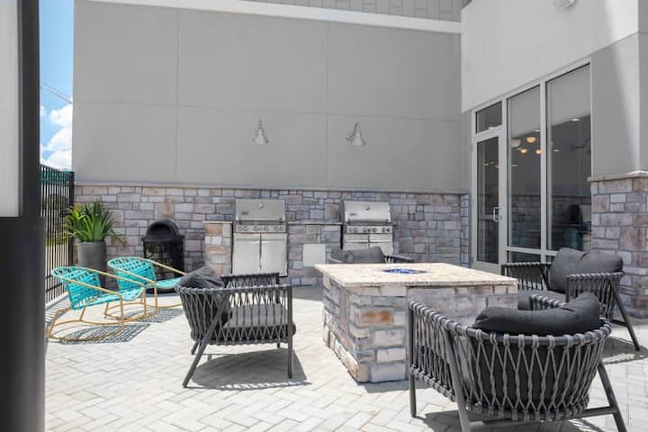 Rare Gem! 2 Comfortable Units, Free Breakfast - Clearwater