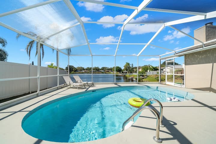Waterfront Largo Lake House - St. Petersburg, FL