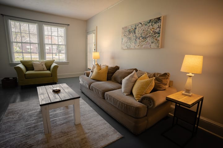 Modern 2br Stay | Pets Allowed - Alabama Safari Park