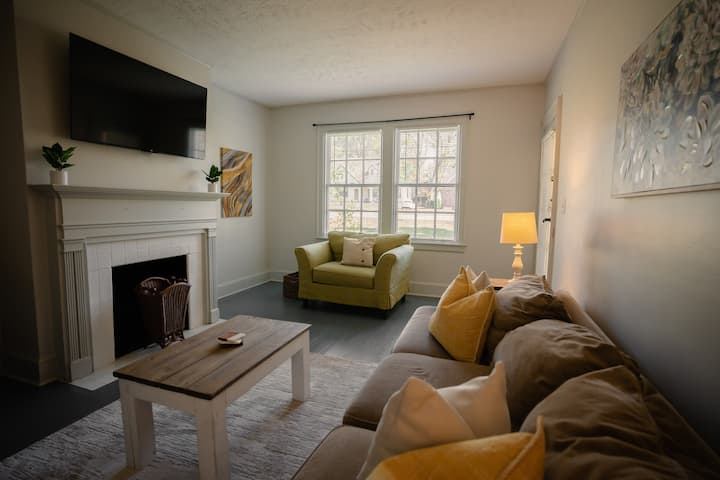 Modern 2br Stay | Pets Allowed - Montgomery, AL