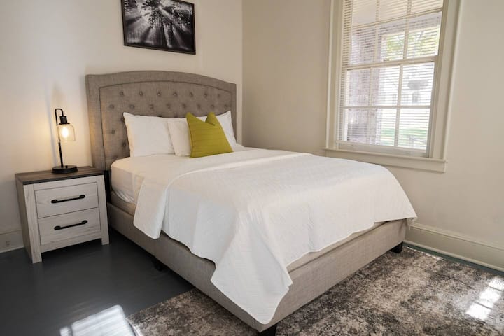 Modern 2br Stay | Pets Allowed - Alabama Safari Park