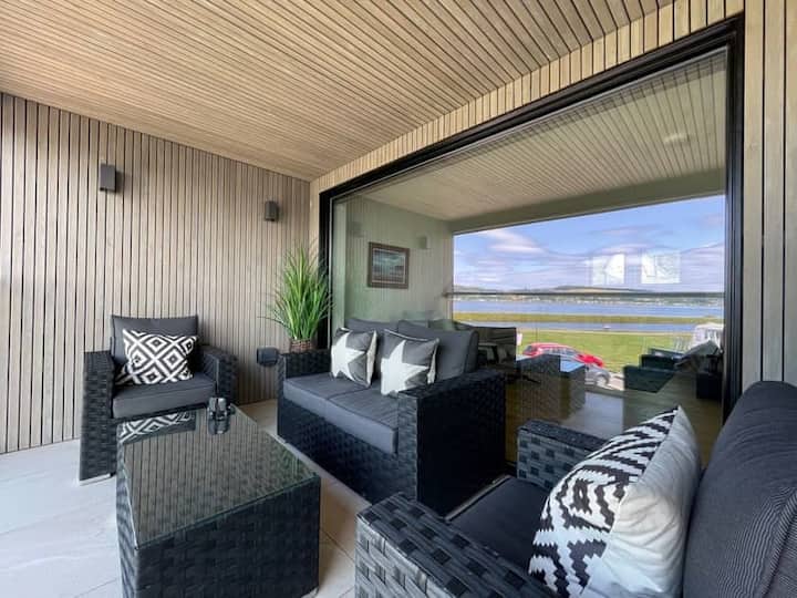 Stylish 3-bed Villa Sea Views - Inverness