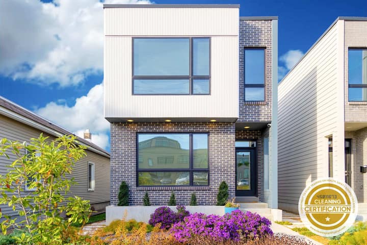 The Grove's Modern Family Row House / Abodebucks - St. Louis, MO